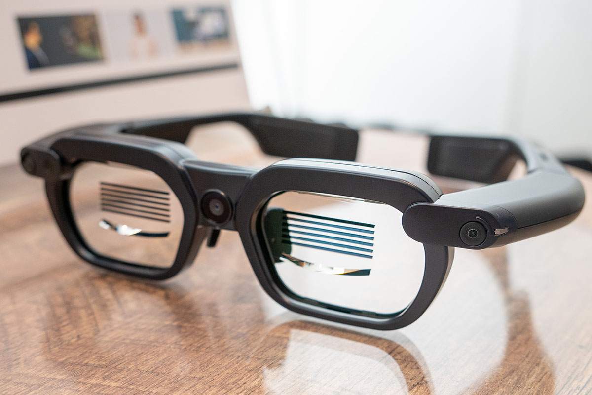 【西田宗千佳のRandomTracking】日本製造企画の新ARデバイス。コノキューデバイスの「MiRZA初号機」を試す - AV Watch