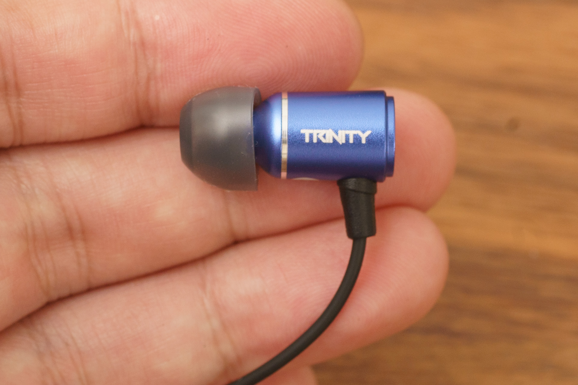 この高音質で2200円!?“有線イヤフォンの底力を見た”AZLA「TRINITY」がヤバすぎる - AV Watch[Sponsored]