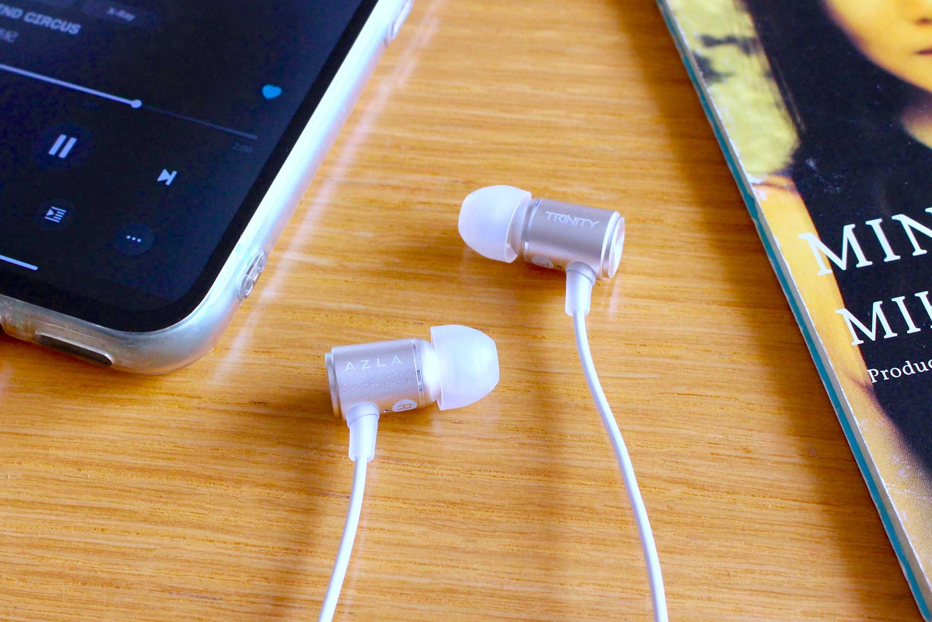 【ミニレビュー】懐かしいと思いきや新しい有線イヤフォン。USB-C接続のAZLA「TRINITY」で平成J-POPを鳴らす - AV Watch