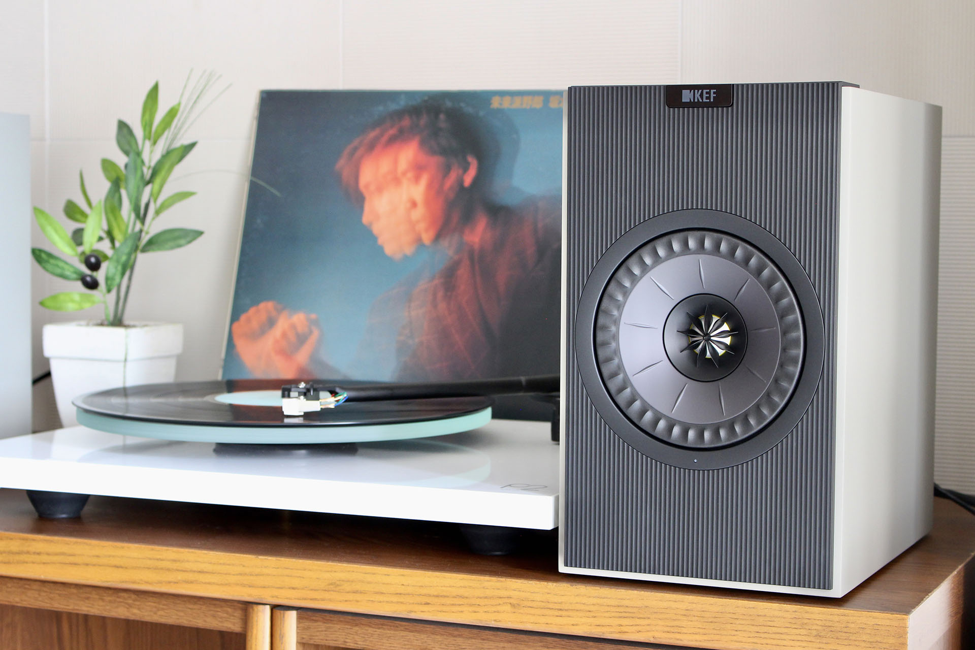 レコードやCDと直結、KEF「Coda W」は“こじらせた僕ら”を点音源で包む同軸スピーカーだ - AV Watch[Sponsored]